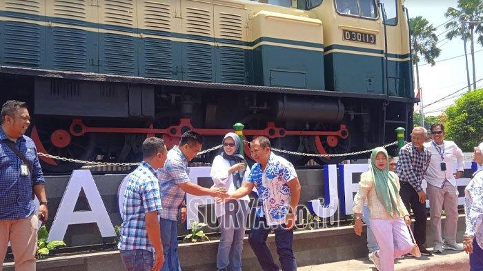 Resmikan Monumen Lokomotif KAI Daop 9 Jember, Bupati Hendy Siswanto : Tempat untuk Selfie ...