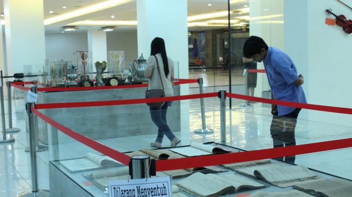 11 Orang Terjebak dalam Lift Macet di Museum Surabaya - Surya.co.id