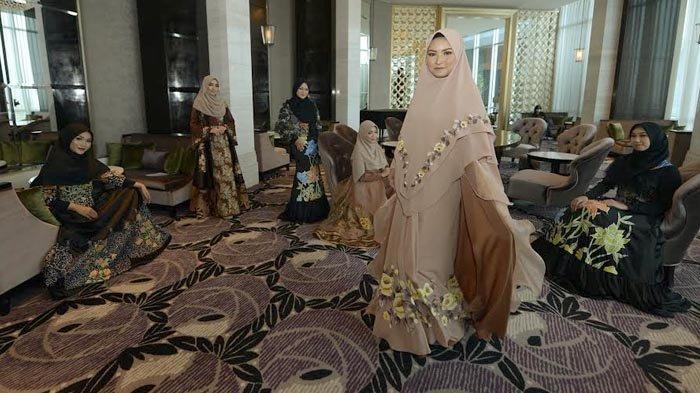 Photoshot Pemenang Muslimah Syari, Model Kenakan Busana dengan Konsep ...