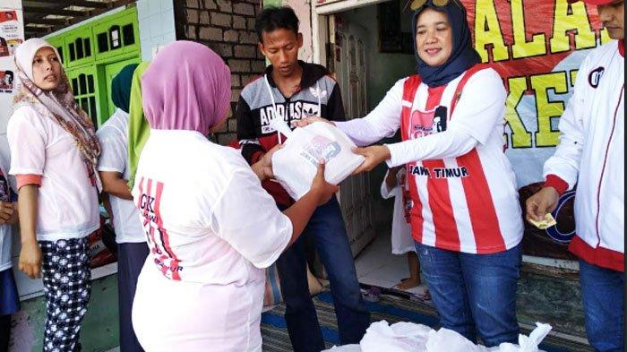 Cara Relawan Ringankan Beban Nelayan Desa Gisik Cemandi, Sedati ...
