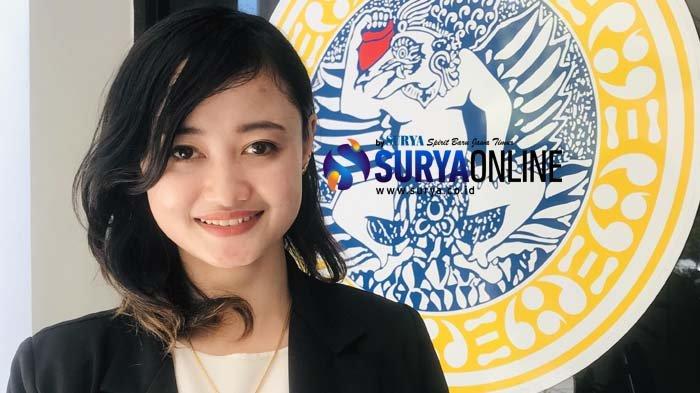 Potret Noviana, Tak Malu Mengamen Hingga Jadi Wisudawan Terbaik Unair ...