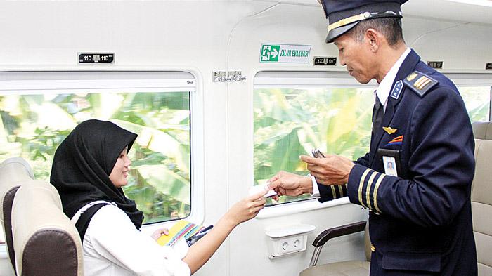 Peningkatan Pelayanan Pelanggan Kereta Api - Surya.co.id
