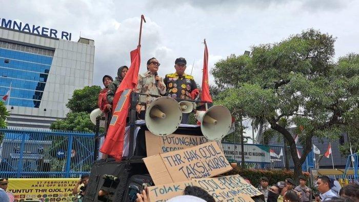 Demo Driver Ojol Tuntut THR, Wamenaker Noel Dukung Penuh Paksa Aplikator Penuhi Tuntutan - Surya ...