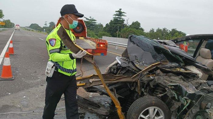 BREAKING NEWS Avanza Hantam Truk di Tol Bandarkedungmulyo Jombang, Dua Orang Tewas - Surya.co.id