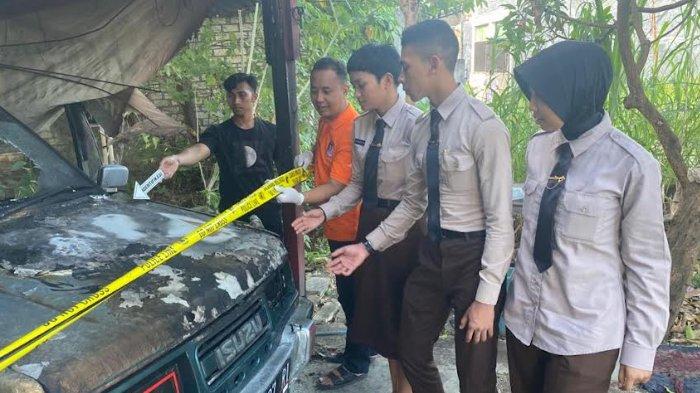 Mobil Isuzu Panther Milik Warga Menganti Gresik Dibakar Orang Tak Dikenal - Surya.co.id