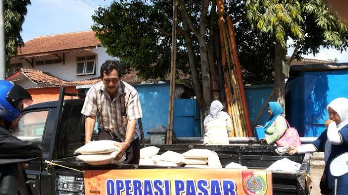 Bulog Jember Gelar Operasi Pasar - Surya.co.id
