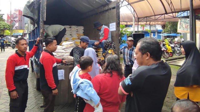 Disperindag Kota Blitar Drop Beras Bulog ke Pedagang Pasar untuk Jaga Stok Jelang Ramadan ...