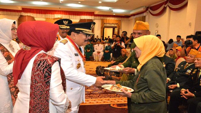 Resep Pakde Karwo agar Indonesia Dipandang Dunia - Surya.co.id