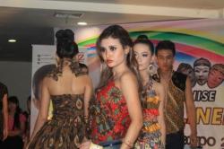 Buat Fashion Show Agar Batik Lebih Fun - Surya.co.id