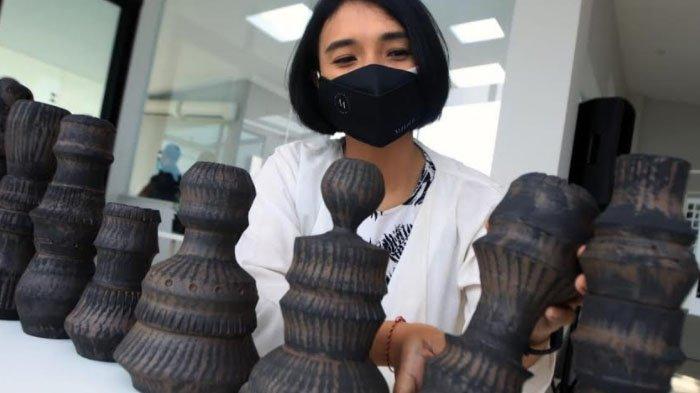 Keindahan Seni Keramik dan Botani dalam Pameran Inhabitat: Panji Wisesa ...