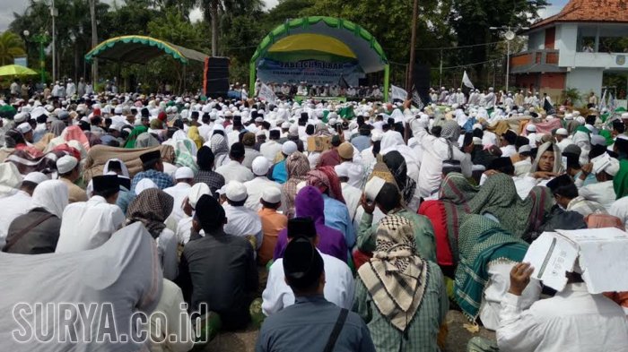 Dijaga Ratusan Polisi, Santri dan Ulama Pamekasan Gelar Tabligh Akbar ...
