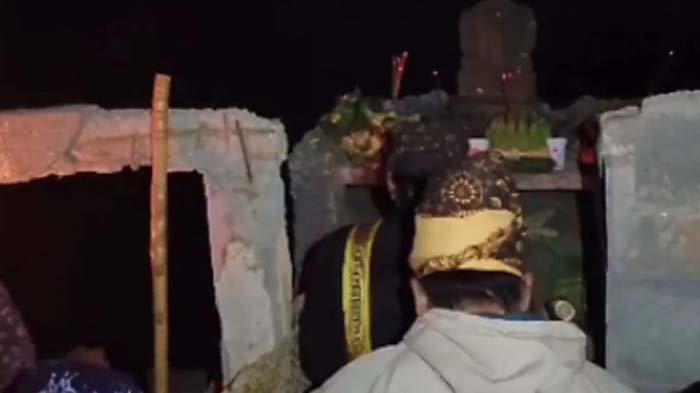 Patung Ganesha Baru Telah Diletakkan di Bibir Kawah Bromo, Pemuka Hindu ...