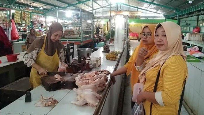 Harga Daging Ayam di Pasar Tradisional Situbondo Naik Jelang Ramadan, Daging Sapi Masih Normal ...