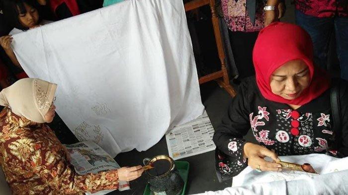 Hari Batik Nasional, Bu Risma dan Gus Yani Dinilai Punya Kepedulian ...
