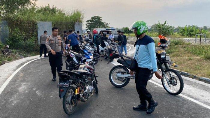 Joki Motor Tabrak Mobil Polisi di Mojokerto saat Razia Balap Liar, Puluhan Pelajar Diamankan ...