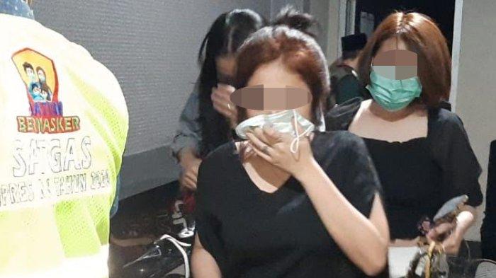 Royal KTV Dirazia, Diduga Pengunjung Dikunci di Dua Ruangan, 5 Pemandu Lagu Ditemukan - Surya.co.id