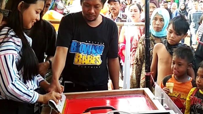 Pemuda Kencong Jember Promosi Pantai Paseban dengan Cara begini - Surya ...