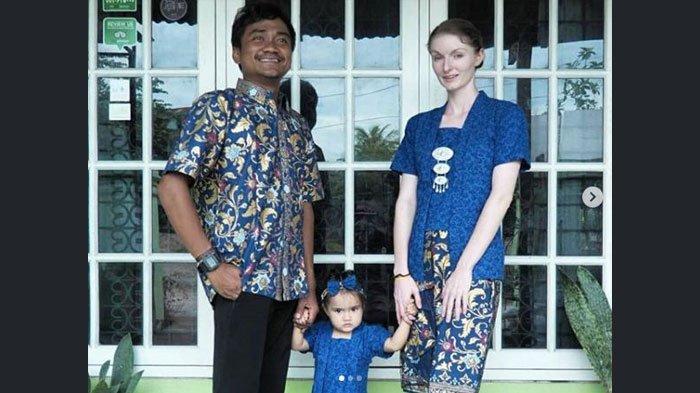 Penampilan Berhijab Bule Cantik Jennifer Brocklehurst Istri Bayu ...