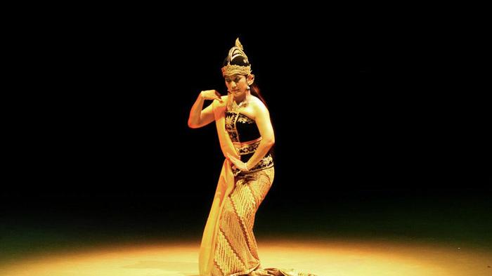 Menjadi Penari Desa - Surya.co.id