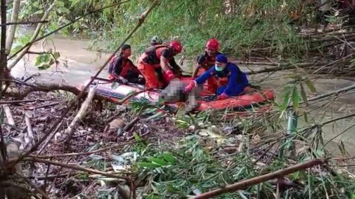 Jenazah Tanpa Identitas Ditemukan di Sungai Blengok Trenggalek, Apakah Korban Banjir? - Surya.co.id