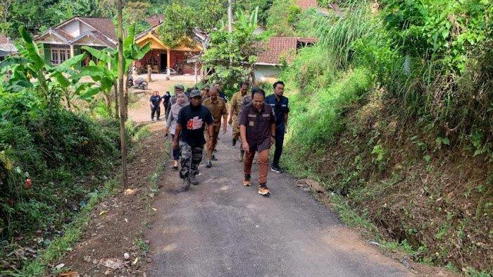 Periksa Perbaikan Jalan di Jember Utara, Bupati Hendy Kaget Baru Diperbaiki Setelah 19 Tahun ...