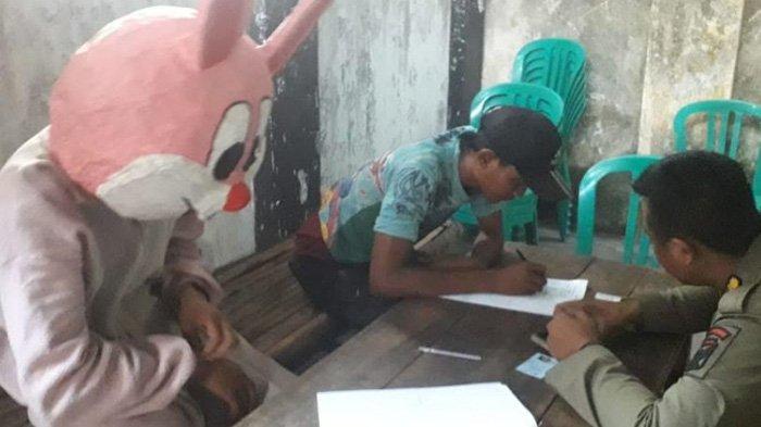 Pengemis Berkostum Badut Diamankan Satpol PP Kediri. Ternyata Sosok di Baliknya Masih Muda ...