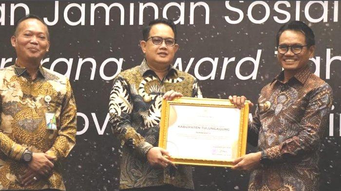 Dinilai Berkomitmen Lindungi Pekerja Rentan, Pemkab Tulungagung Raih Paritrana Award 2023 ...