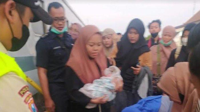Penumpang KA Dhoho Melahirkan di Toilet Kereta, Ibu dan Bayi Selamat Dibantu Bidan - Surya.co.id