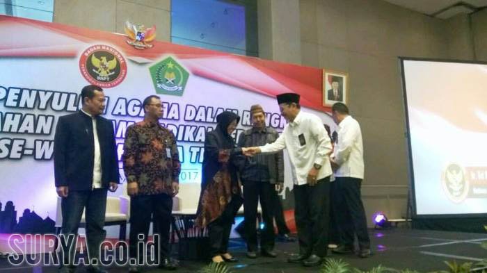 Cegah Berkembangnya Paham Radikalisme di Kalangan Siswa, Ini yang Akan Dilakukan Risma - Surya.co.id