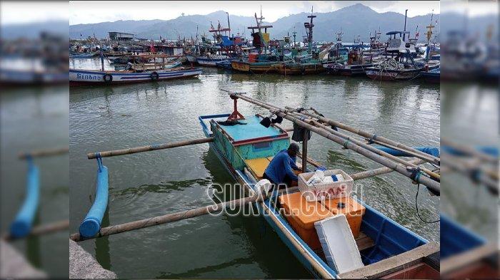 Ombak Capai 5 Meter, Dua Minggu Nelayan Pantai Popoh Tulungagung ...