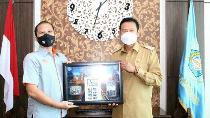 Layak Dikoleksi! Perangko Prisma Edisi Bupati Yuhronur Jadi Komitmen PT ...