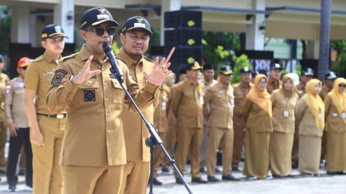 Bupati Probolinggo Siapkan Perda Penempatan, Lokasi Kerja ASN Akan Dibatasi Hanya 15 KM - Surya ...