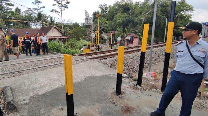Rawan Kecelakaan, Perlintasan Kereta Tanpa Palang Pintu di Talun Blitar Ditutup untuk Akses ...
