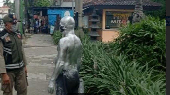 Ada Pengamen Manusia Silver di Perempatan Jalan, Ini yang Dilakukan Satpol PP Kota Kediri ...