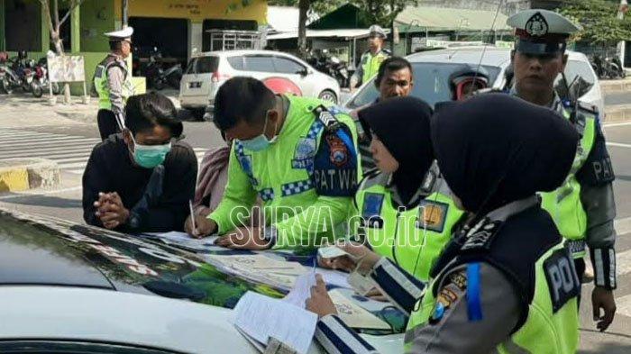 Dua Hari Operasi Zebra Semeru di Tuban, Ratusan Kendaraan Ditilang dan Disita - Surya.co.id
