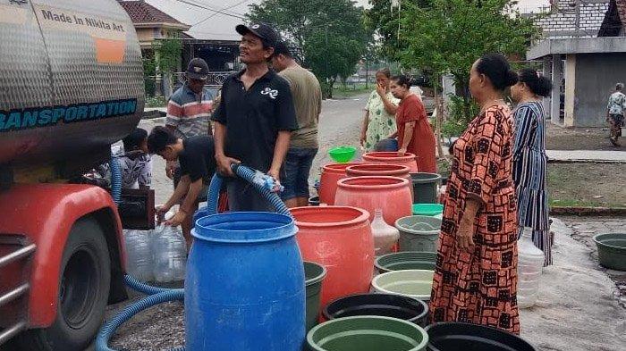 Pipa PDAM Pecah Diduga Akibat Proyek Box Culvert, Warga Gresik Terpaksa ...