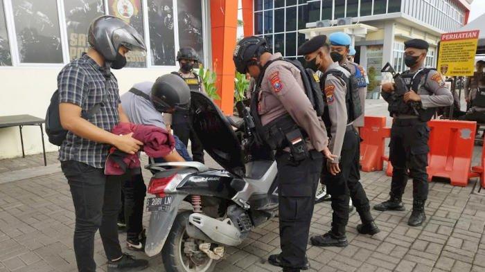 Respons Peristiwa Ledakan Bom di Polsek Astana Anyar Bandung, Akses Masuk Mapolres Gresik ...