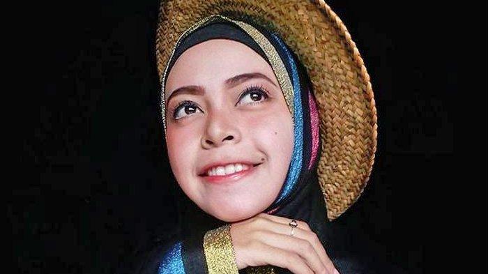 Potret Mayang Hana Wardani, Belajar Percaya Diri Lewat Modeling - Surya ...