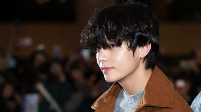Rambut Keriting V BTS Balik Lagi, Ini 7 Fakta Menarik Kim Tae Hyung ...