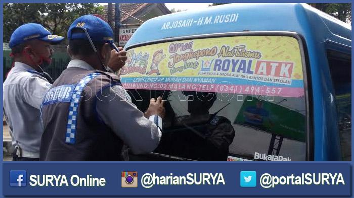 Tak Boleh Ada Stiker di Kaca Angkot Kota Malang, Ini Alasannya - Surya ...