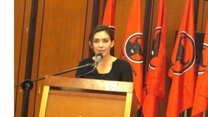 Rieke (Oneng) Diah Pitaloka Sebut Partai Bukan Angkot - Surya.co.id