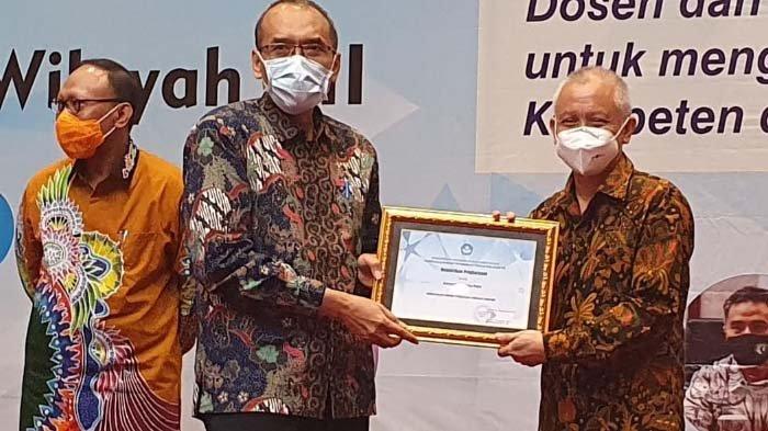 13 Tahun Berturut - turut UK Petra Surabaya Raih Anugerah Kampus ...