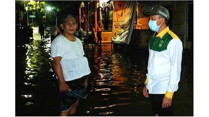 Relawan Gus Ipul - Mas Adi Dikerahkan Bantu Korban Banjir Pasuruan - Surya.co.id