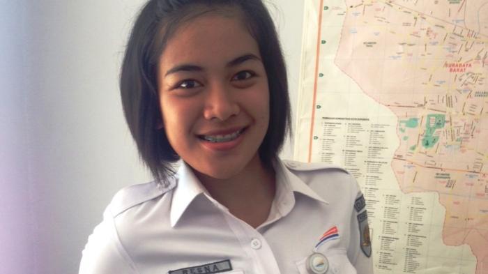 Polsuska Cantik Terkenang saat Usir Aparat dari Stasiun Gubeng - Surya ...