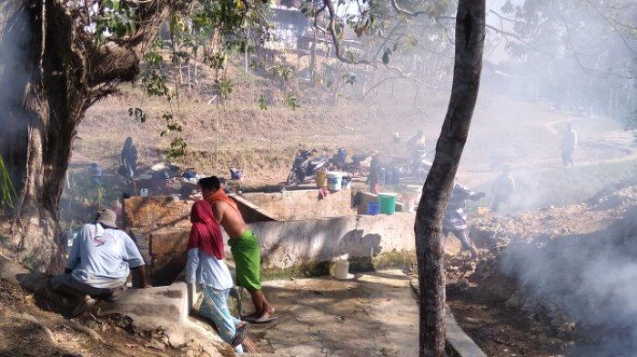 Menengok Tradisi Rokat Sumur Dusun Aeng Banger, Desa Kombangan ...