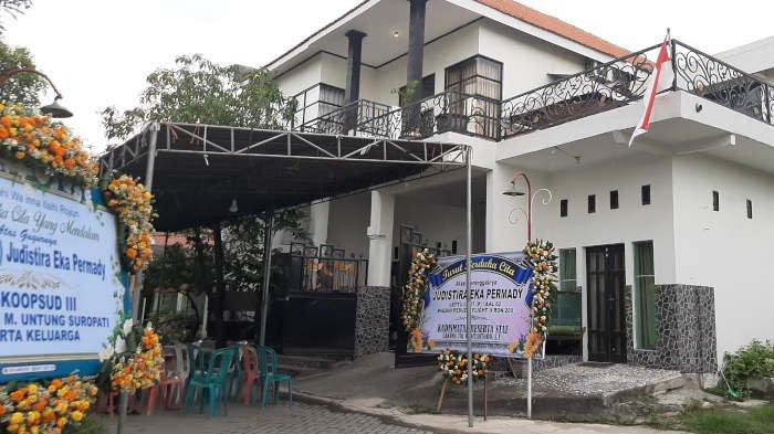 Keluarga Pilot Pesawat Latih TNI AL Asal Gresik Sudah Berada di RSAL Dr ...