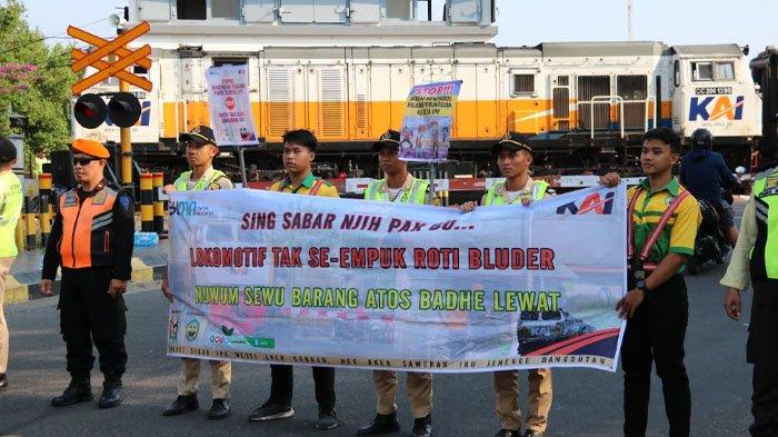 Hingga Juli 2023, Terjadi 38 Kecelakaan di Perlintasan Sebidang Daop 7 Madiun - Surya.co.id