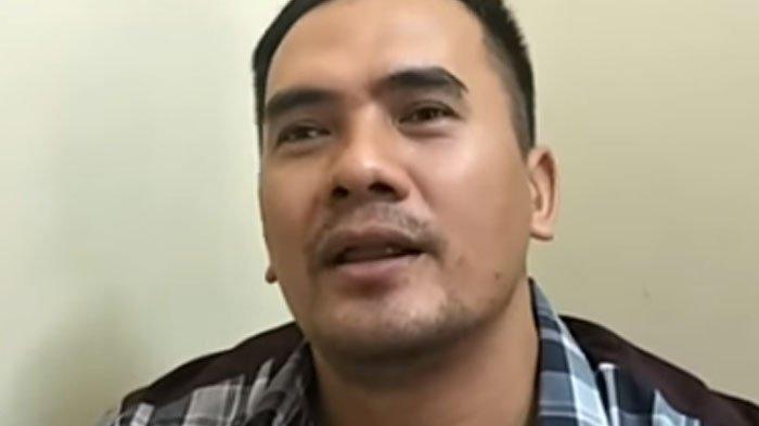 Viral Foto Saipul Jamil Video Call dengan Pria Bertelanjang Dada, Ini ...