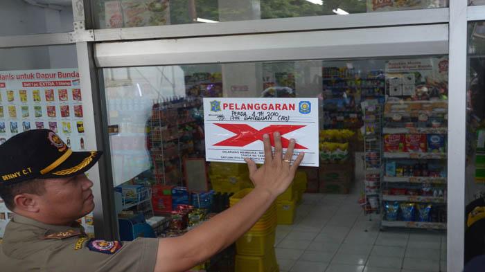 Izin HO Rampung, Satpol PP Lepas Stiker Pelanggaran pada 112 Toko ...