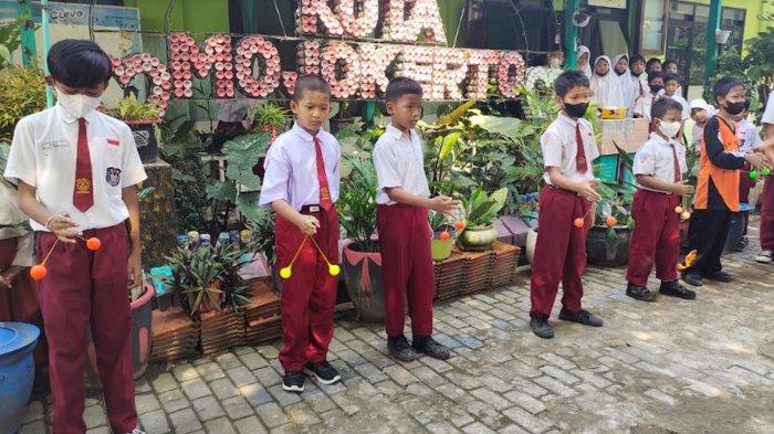 Serunya Lato-Lato Challenge di SDN Miji 3 Mojokerto - Halaman all ...